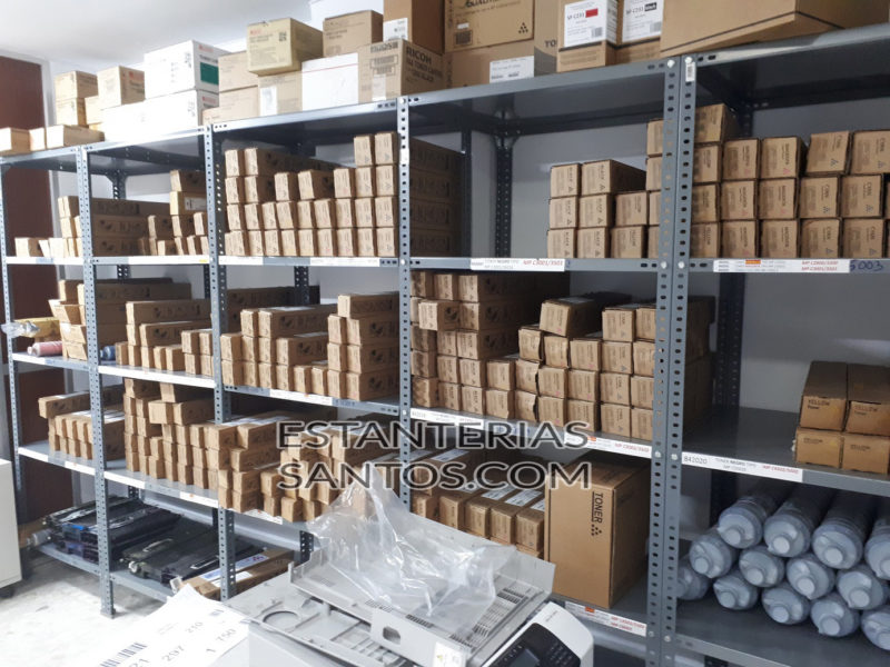 Bandeja metálica para angulo ranurado » Estanterías Santos